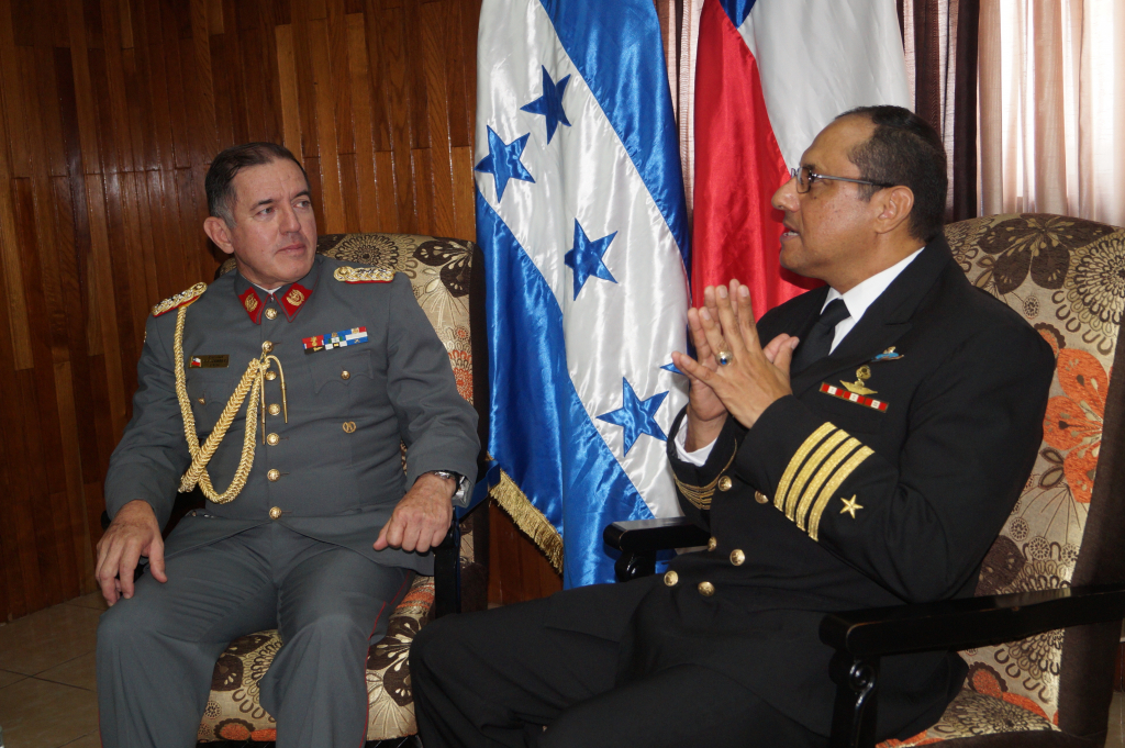 Honorable Visita Del Señor Agregado De Defensa De Chile Fuerzas