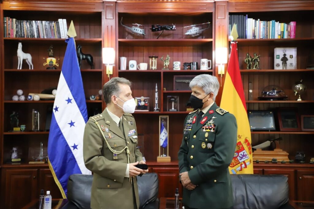 Autoridades Militares Reciben La Visita Del Agregado De Defensa De