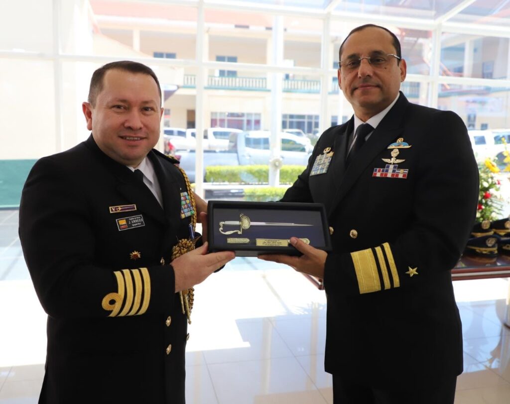 Agregado Militar De Colombia En Honduras Recibe Medalla Cruz De Las