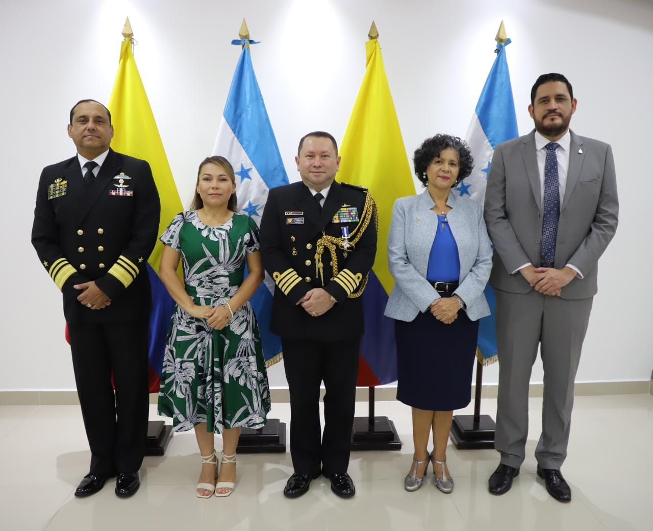 Agregado Militar De Colombia En Honduras Recibe Medalla Cruz De Las