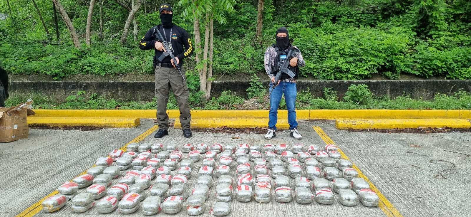 FF. AA. y FESSCO realizan inspección e incautación de droga en empresa de encomiendas en San ...